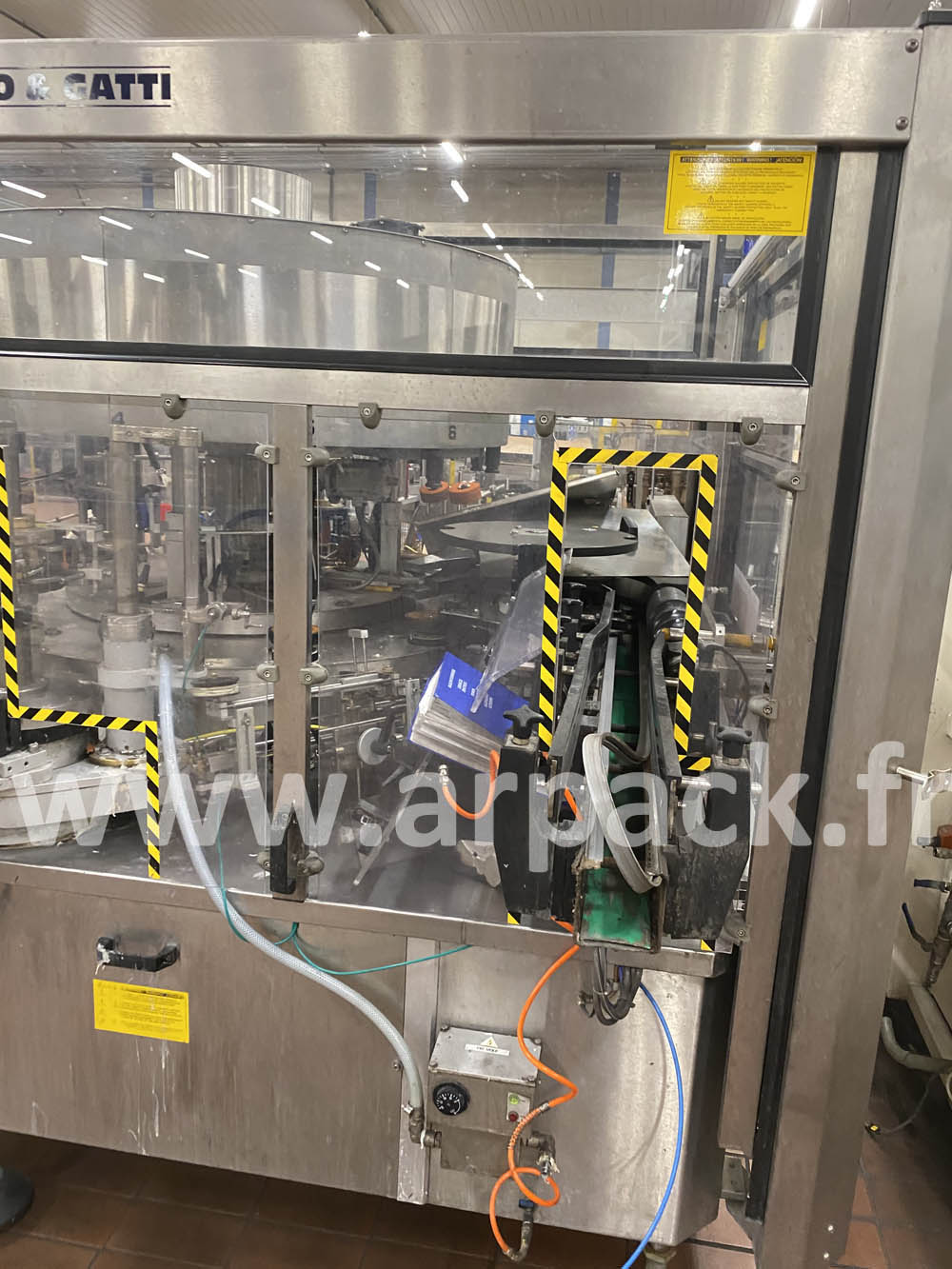 Champagne bottle labeling machine